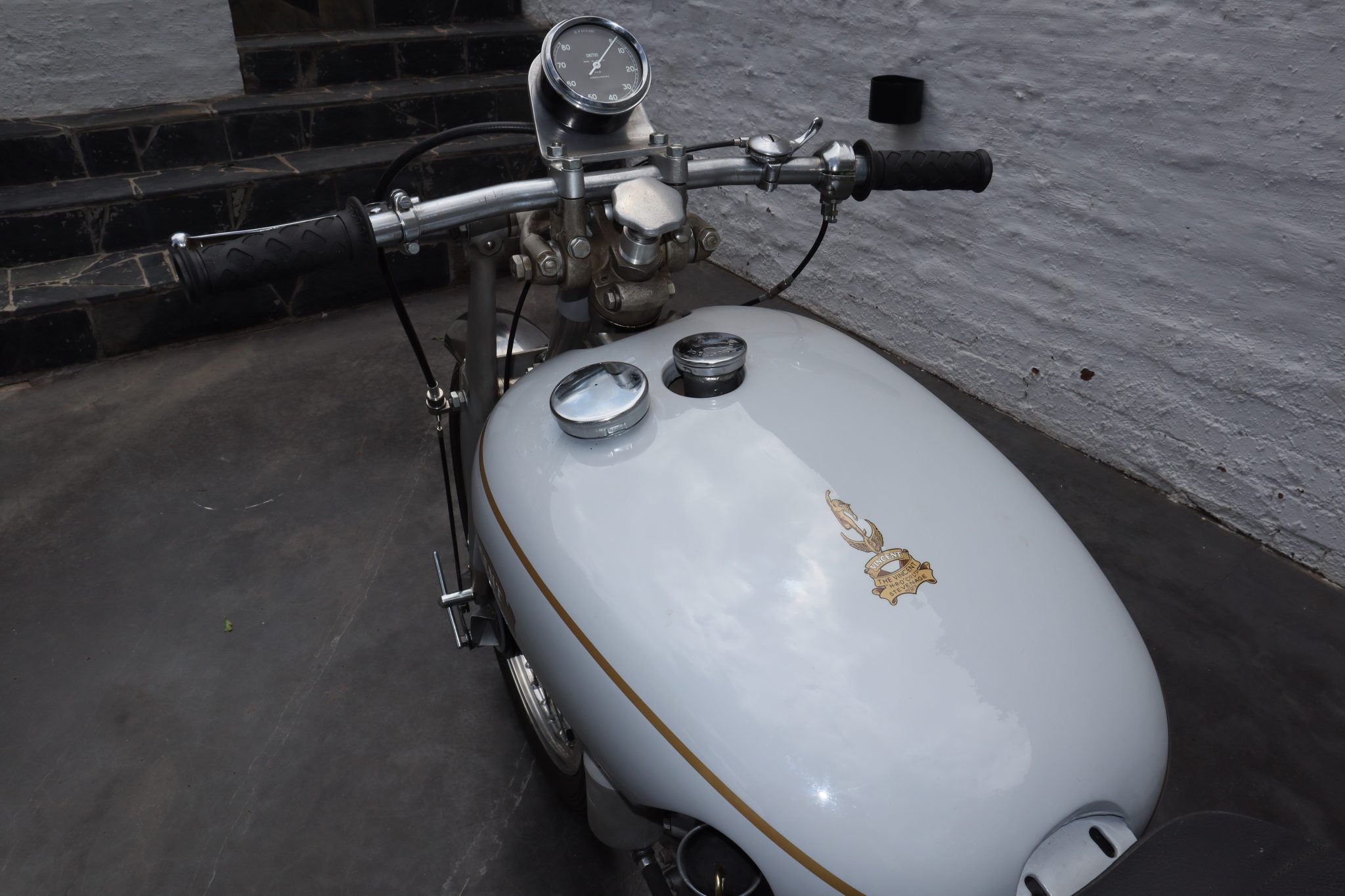 A Blast from The Past: Vincent Grey Flash 1952 Replica. - Ridefast ...