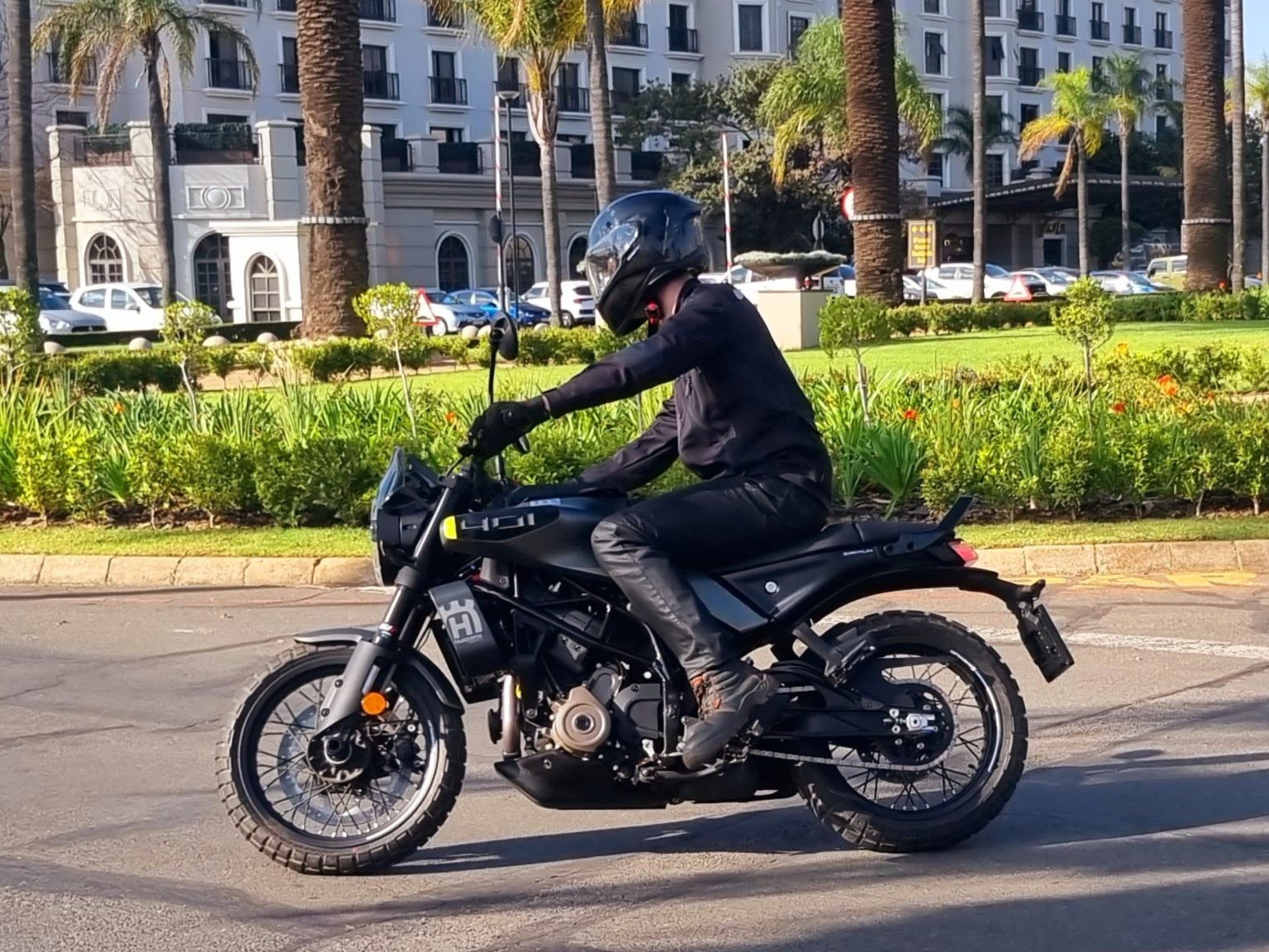 Husqvarna Svartpilen 401 ride review - 2024 Husqvarna motorbike