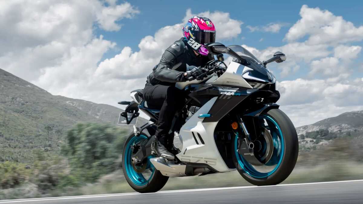 CFMOTO 675SR-R motorcycle launched | CFMOTO sports bike