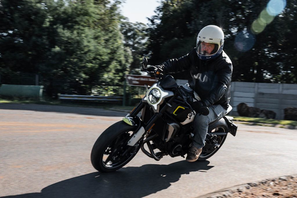 CFMOTO CLX 700 motorcycle | Retro sport bike from review
